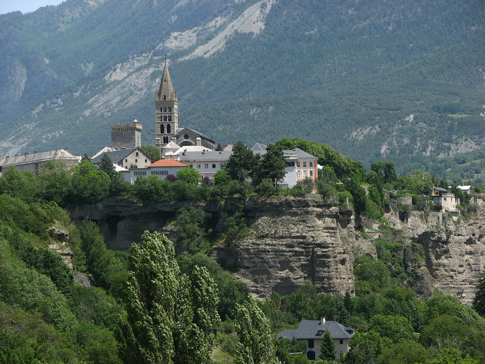 French Cathedrals and Churches - Échebrune to Évry
